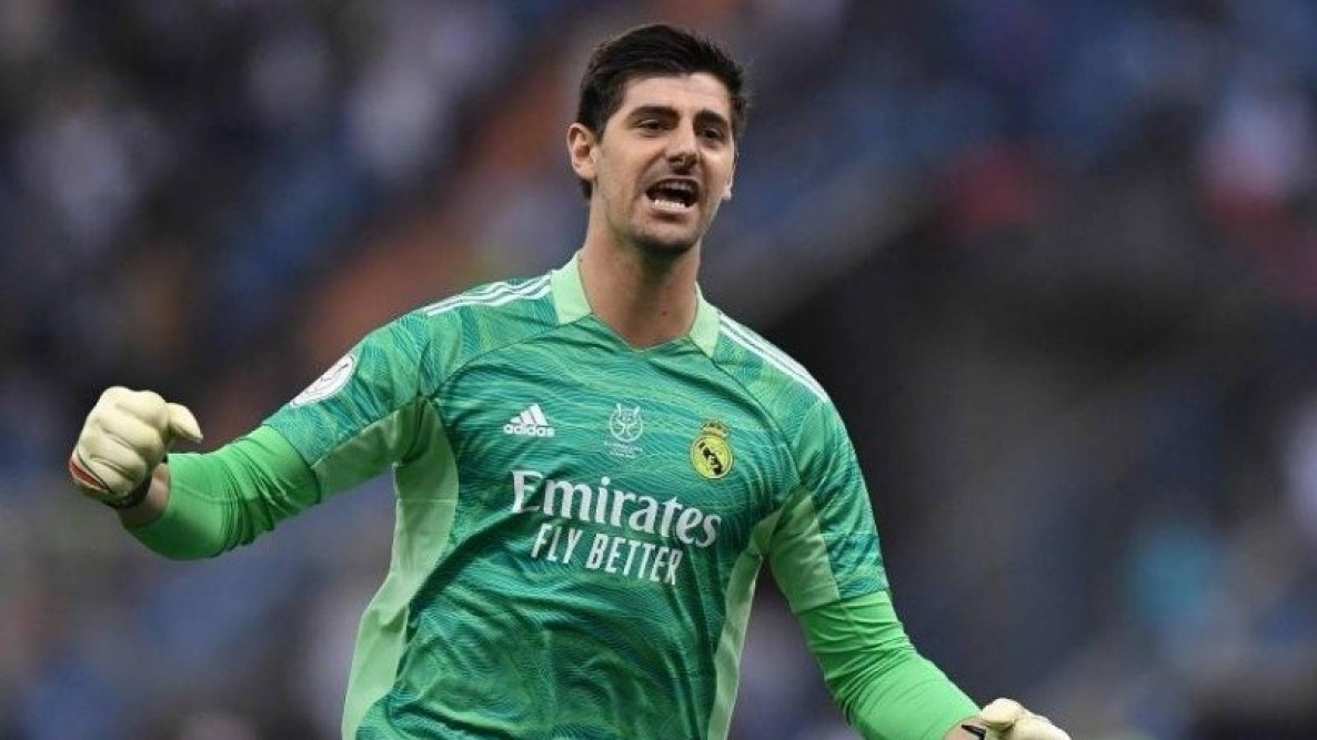 كورتوا يرد على العرض السعودي ويحسم مستقبله مع ريال مدريد